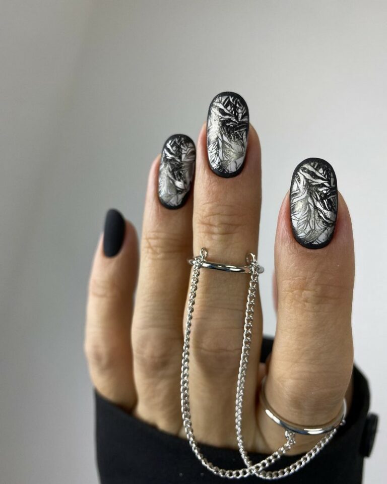 Новогодний маникюр 2027 – модные тренды, дизайны, цвета